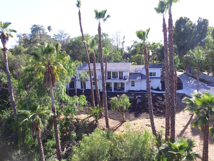 Calmwood Comfort Estate By Ucr Downtown Riverside - Riverside, CA