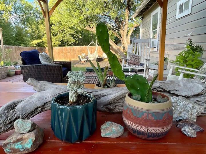 Nana’s Unique Place - San Antonio