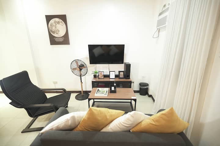 The Grey House In Angono-binangonan, Rizal - Angono