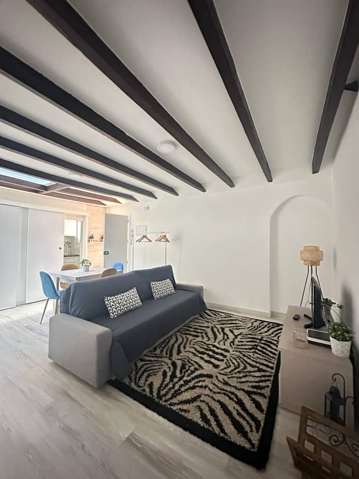 10.low Cost Attic - 2bedroom 1bath - Madrid