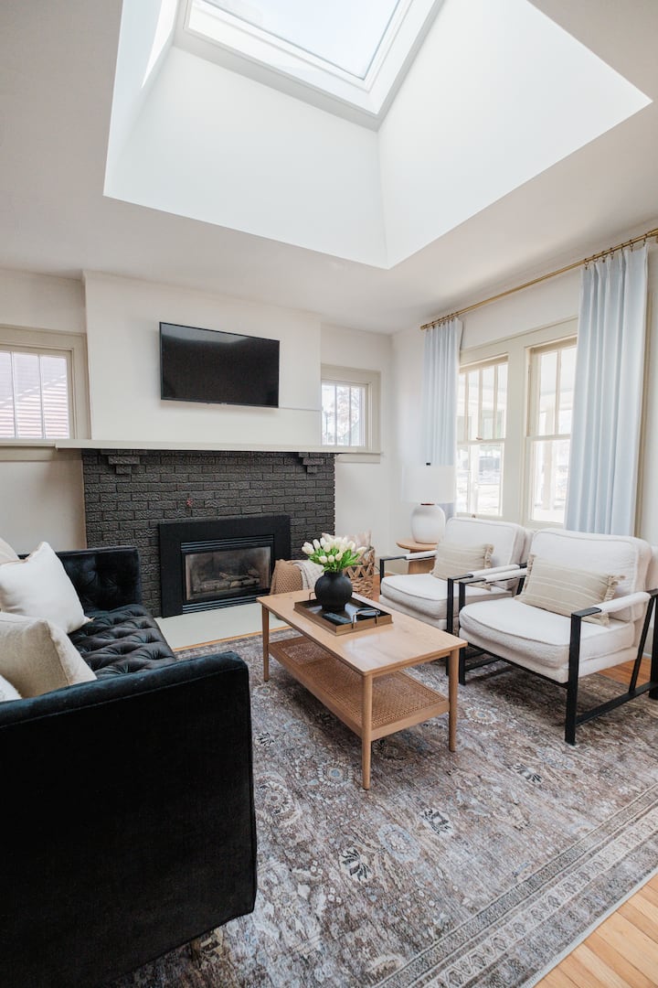 Modern Cottage In Highly Desirable Clark Park Area - Champaign, IL