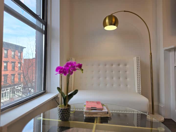 Modern Greenpoint Guesthouse - Brooklyn, NY