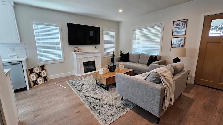 Modern Cozy Getaway - Long Beach, CA