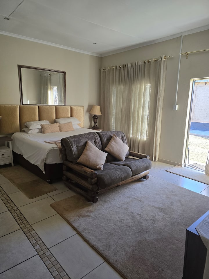 Spacious King-size Guest Room - Boksburg