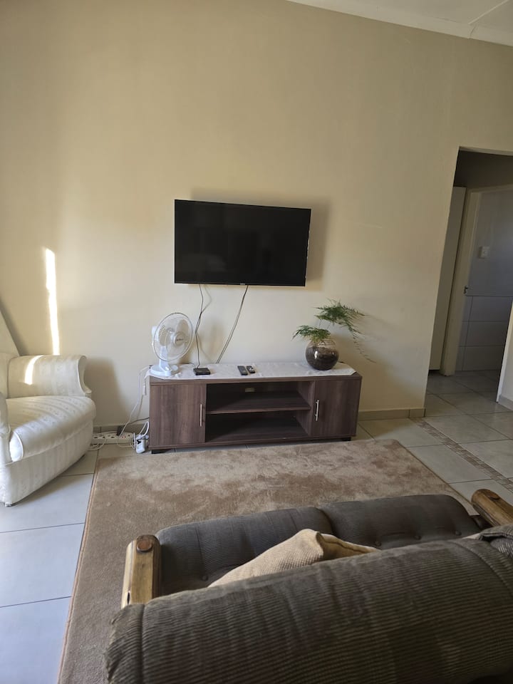 Spacious King-size Guest Room - Boksburg