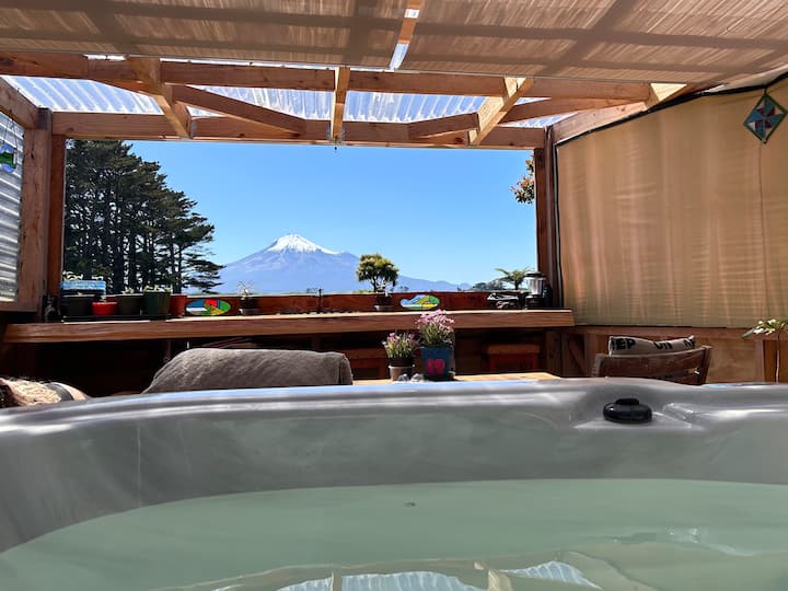 Peaceful & Unique Rahotu House With Spa Pool - Taranaki