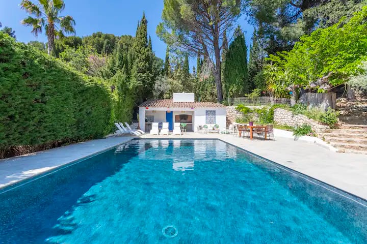 Superbe Villa Avec Piscine  5 Chambres  13012 - Marseille