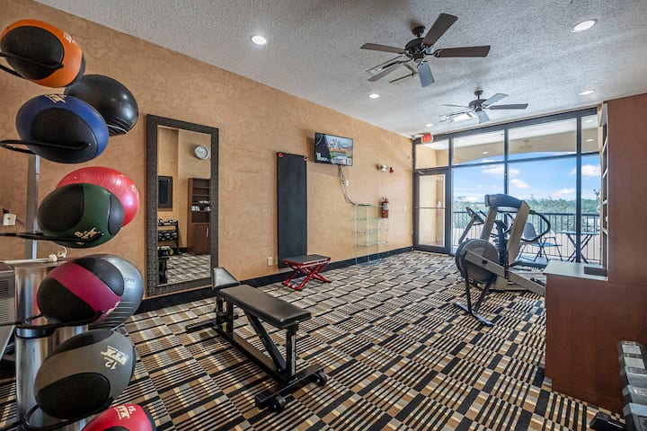 Welcoming Cozy Retreat At Destination Daytona - Ormond Beach, FL