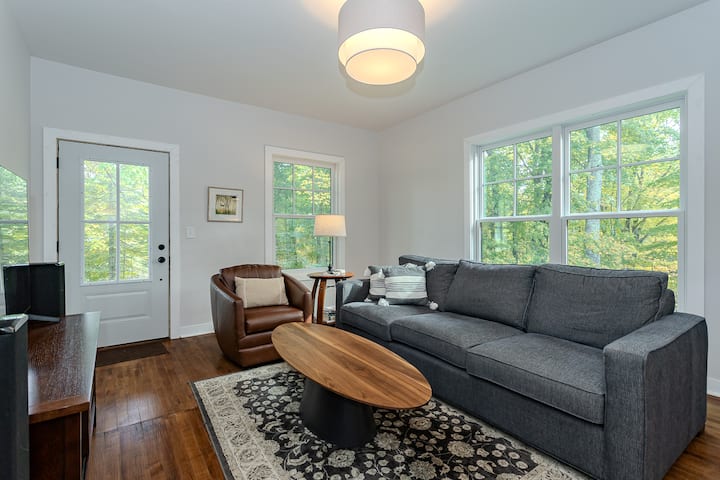 Riverfront | Peaceful | King Bed | Dog Friendly - Wisconsin