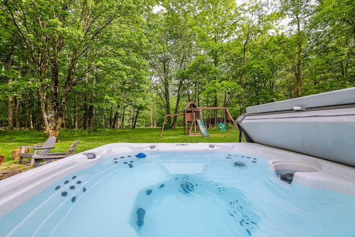 Rustic Private Ranch W/ Saltwater Pool & Hottub! - Tannersville, PA