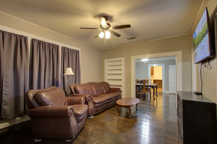 A Quiet Place - Hickory House - 4 Bedrooms - Texarkana, AR
