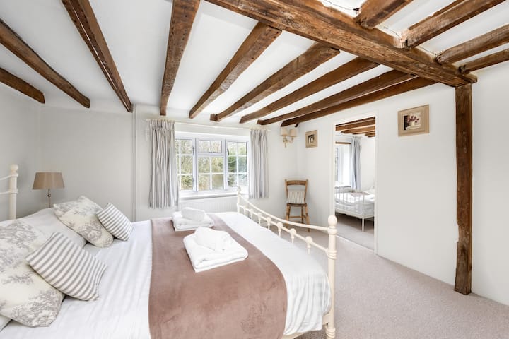 Artisan Bakehouse Milkhouse Cottage - Steyning