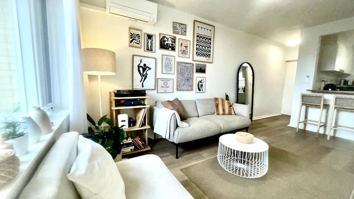 Elwood Beach Apartment With Private Courtyard - St Kilda