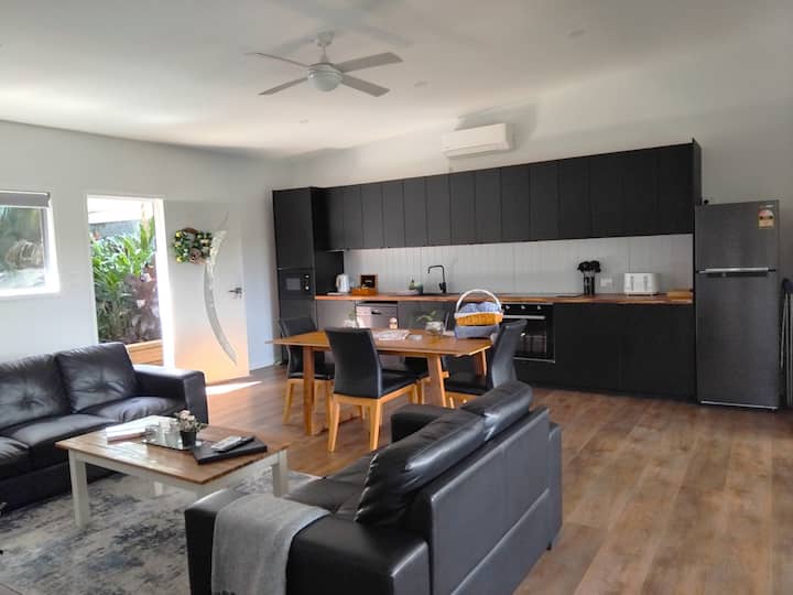 Wallaby - Private 3 Bedroom, 2 Bathroom House - Queensland