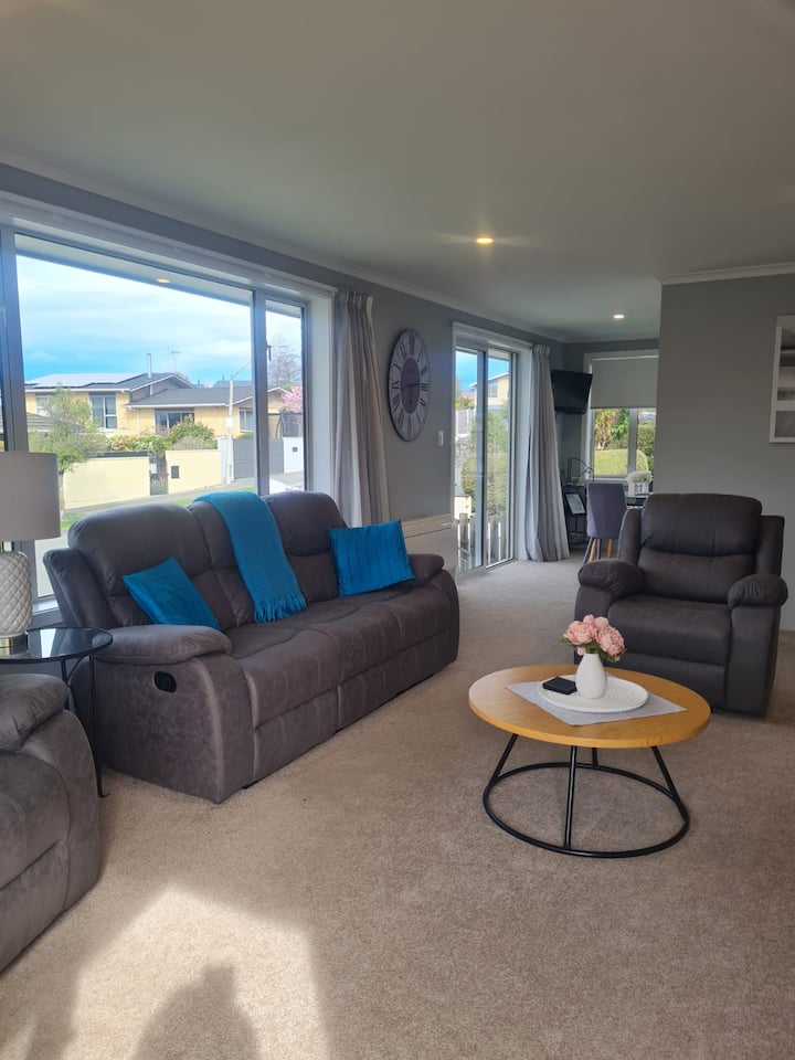 Unit 46a Sunny Modern Unit. - Timaru