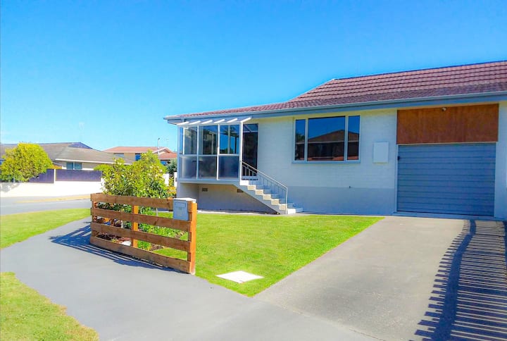 Unit 46a Sunny Modern Unit. - Timaru