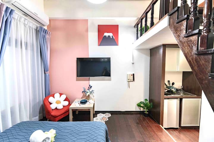 台北101discount 紅色Loft空間/台北車站捷運西門町站走路4分鐘/住1-4人 - Taipei