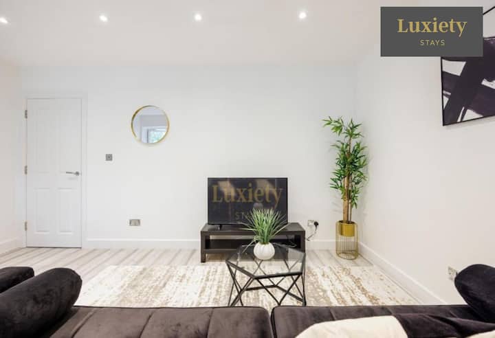 Sleek 1br City Centre-discount By Luxiety Stays - Southend-on-Sea