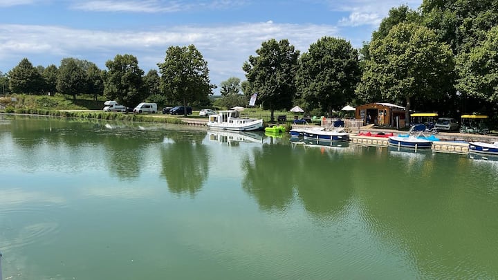 L'amazone - Bateau à Quai, Canal De Bourgogne - Yonne