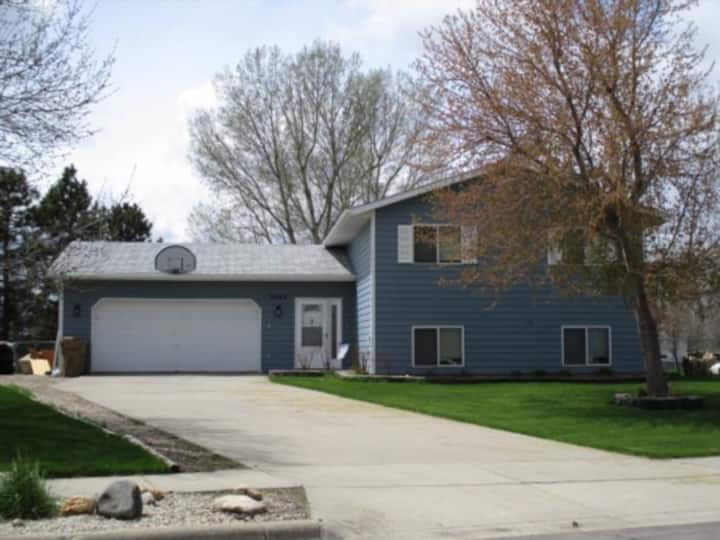 Rapid Valley 4bed/2bath House, Travel Nurses/etc.! - Rapid City, SD
