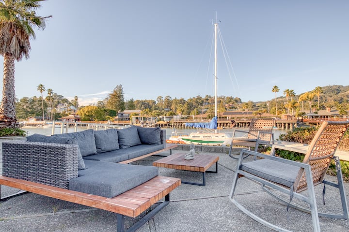 Luxury Waterfront Hawaiian Oasis W/hot Tub - San Rafael, CA