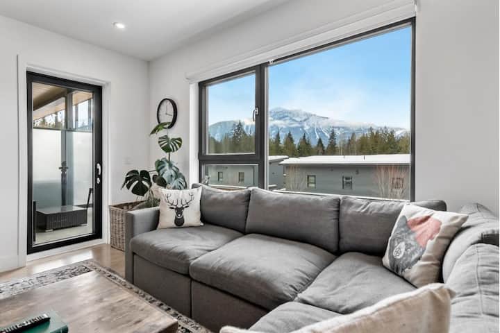 Come Sit Stay - Revelstoke