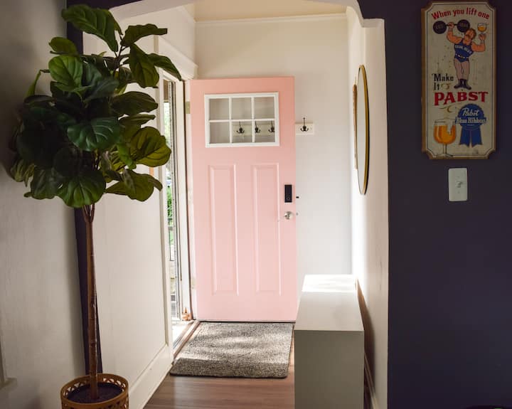 Pink Door Place With Fenced Yard, 2miles To Fiserv - Milwaukee, WI