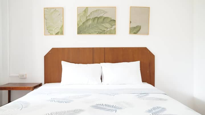 Basic Room With Balcony Kingbed @Yoghurt Home - Ko Pha Ngan