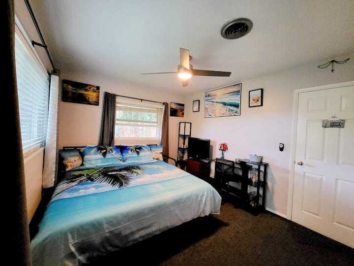 Private Room+bath+
Entrance Near Beach & Downtown! - Largo, FL