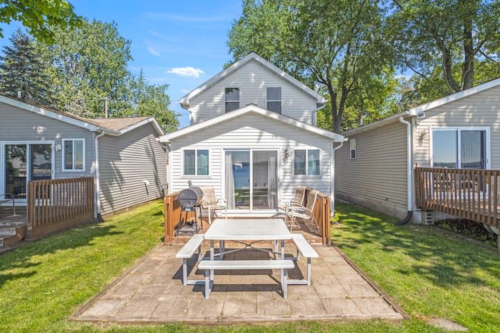 Cozy Lakefront Cottage  - Special Monthly Pricing - Yankee Springs Recreation Area, Middleville