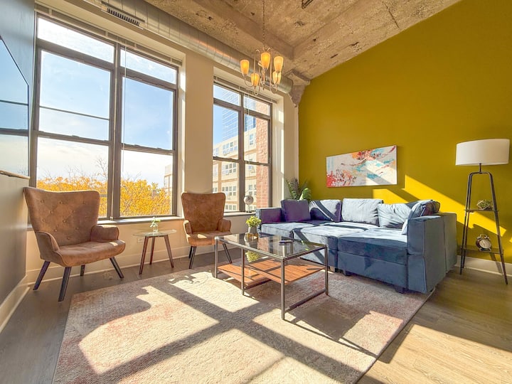 Modern 2br Skyline View Near Mccormick | Sleeps 8 - Chicago, IL