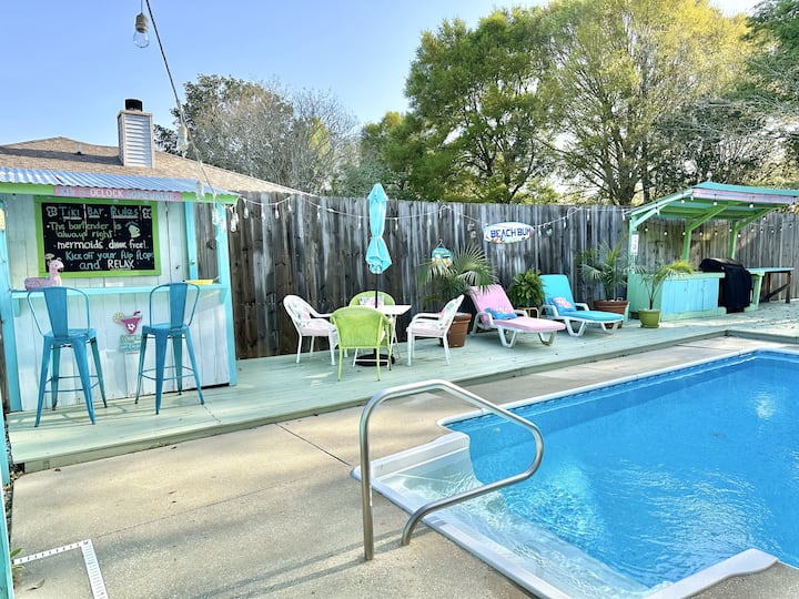 Sunkissed Cottage      *Solar Heated Pool " - Navarre, FL