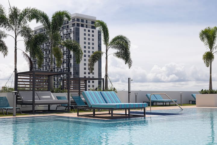 D1404b Cozy Studio Downtown Doral. Awesome Pool ! - Hialeah, FL