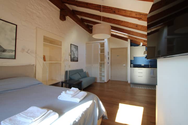 Studio Romantique Au Coeur De Trieste - Triëst