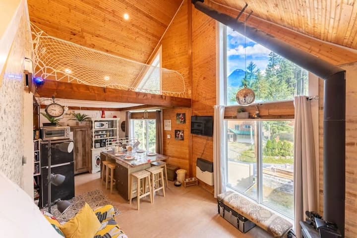 Mountain Escape Lodge With Sauna, Sleeps 10ppl - Sunshine Valley, BC