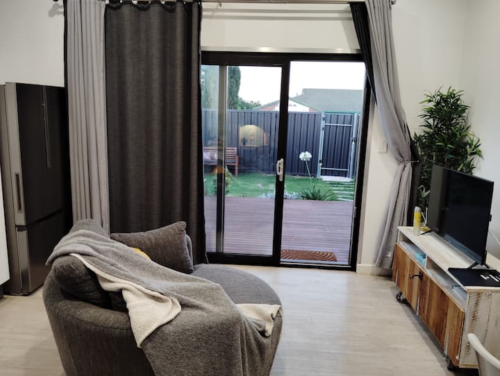 Covestudio-comfort & Convenience - Glenelg