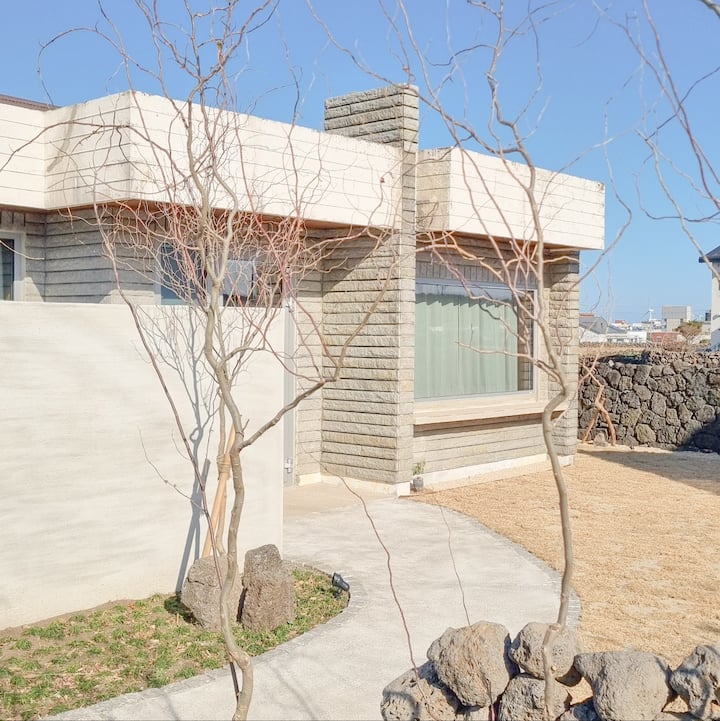 독서하며 조용히 휴식하기 좋은 제주 독채펜션 | 느슨 - 구좌읍