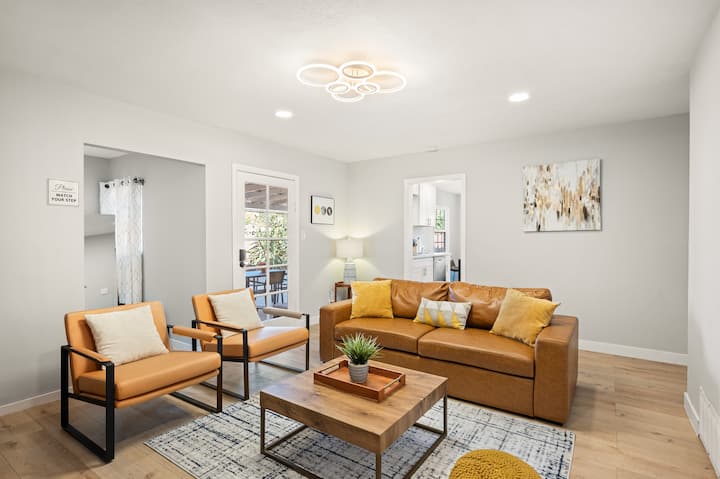 10 Mins To Disney & King Bed/5br & Charming Home - Orange, CA
