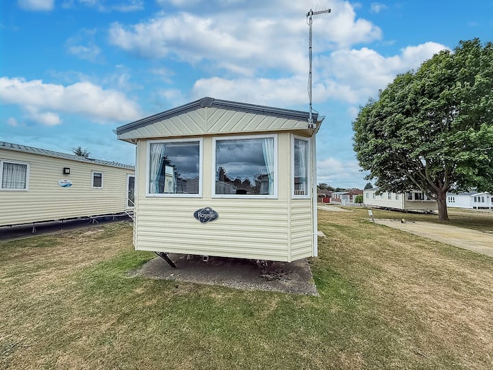 Caravan Nearby Norfolk Broads Ref 10111b - Gorleston-on-Sea