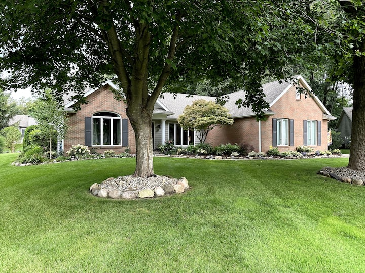 Home Near Notre Dame. - Mishawaka, IN
