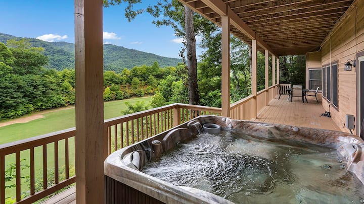 Large Mountain House W/golf View - Cherokee, NC