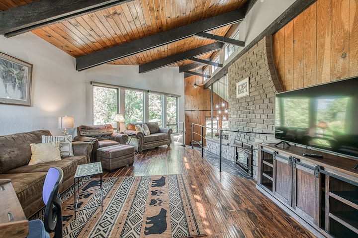 Nature's Embrace - Oakhurst, CA