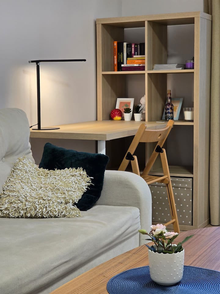Bright & Cozy Gem: Central Outskirts, Sleeps Four - Riga