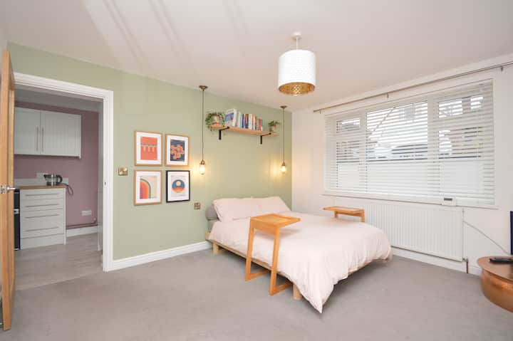 Fully Furnished Apartment In Exeter - Exeter