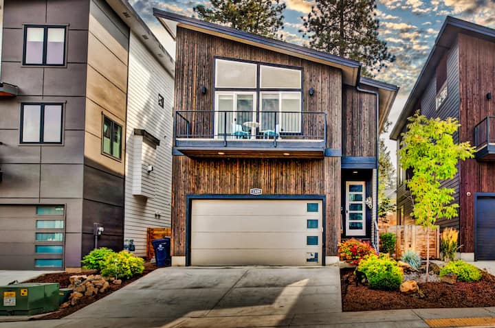 Modern Home Close To Old Mill | Hot Tub! | 6 Bikes - Bend, OR
