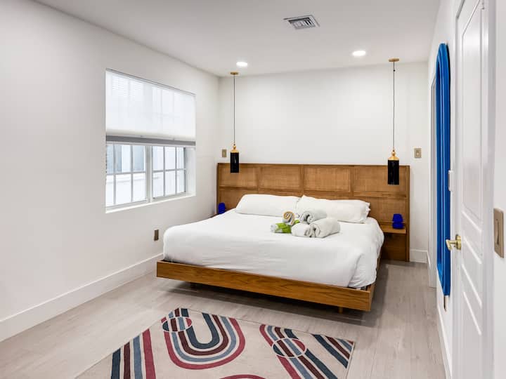 (Marley 210) Sofi Lux Studio, 2 Beds, Heated Pool - South Beach, FL