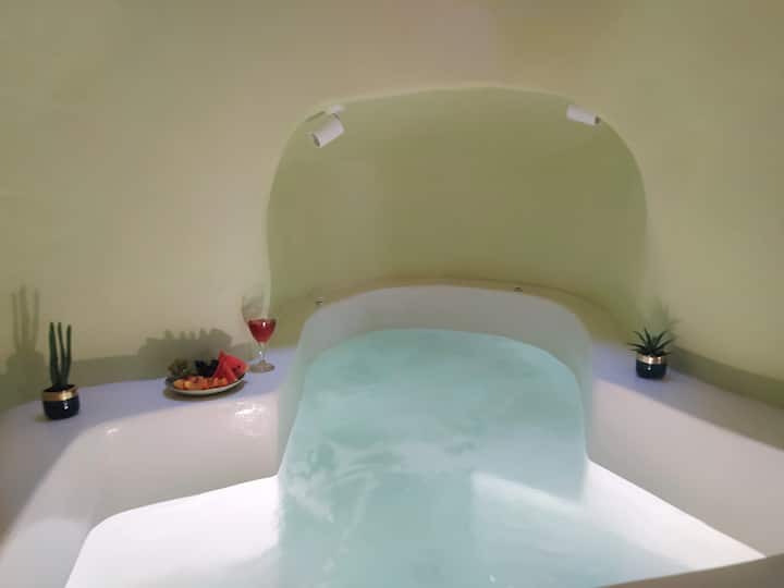 Santorini Oasis- Cave House And Jacuzzi - 산토리니 섬