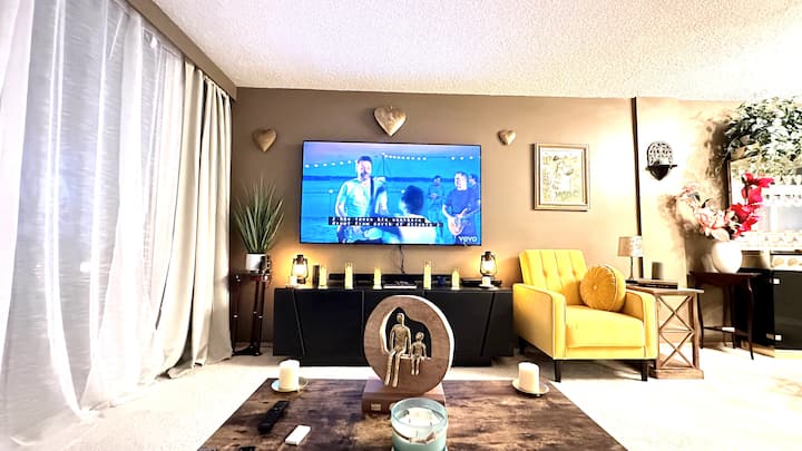 2br/2 Bath Stylish Apt W/pool View & Free Parking - Plantation, FL
