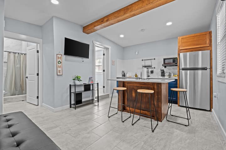 Modern Guest House - Temple Terrace, FL