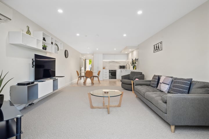 Apartment Twelve Superior Apt Near Lake, Garage - Taupō
